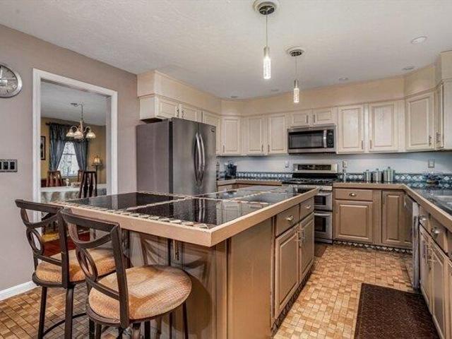 house with 5 bedroom, Fitchburg MA DS102594265