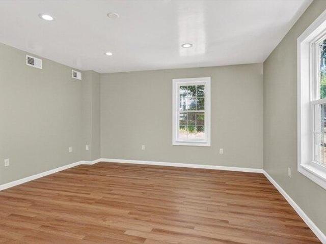 house with 5 bedroom, Fitchburg MA ES103435419
