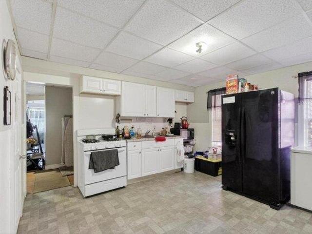 house with 5 bedroom, Fitchburg MA ES104265858