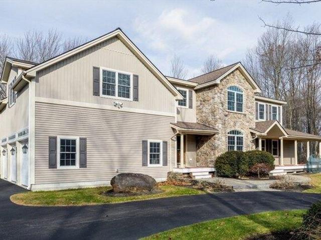 house with 5 bedroom, Fitchburg MA ES105123372