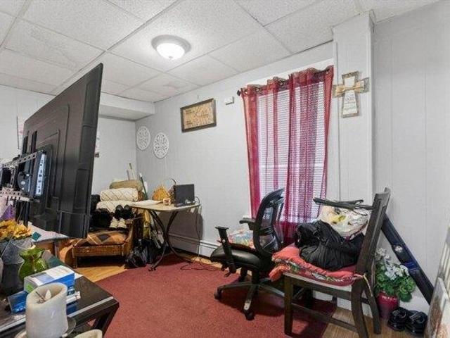house with 5 bedroom, Fitchburg MA ES105127137
