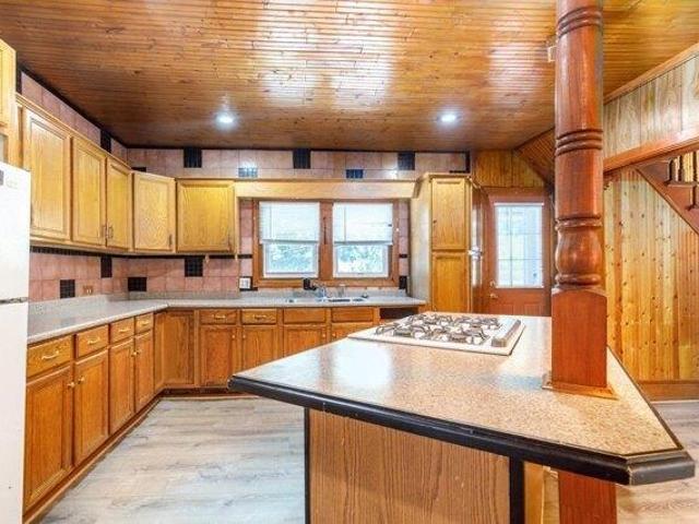 house with 5 bedroom, Fitchburg MA ES105144519