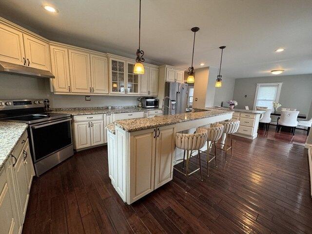 house with 5 bedroom, Fitchburg MA ES105144703