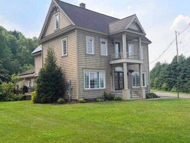 house with 5 bedroom, Fort Kent ME DS104078044