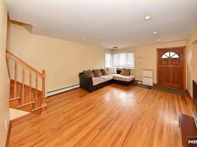 house with 5 bedroom, Fort Lee NJ DS102215274
