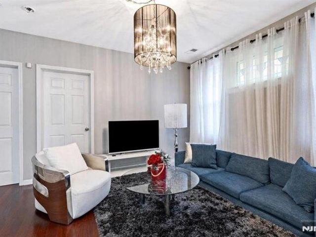 house with 5 bedroom, Fort Lee NJ ES104443534