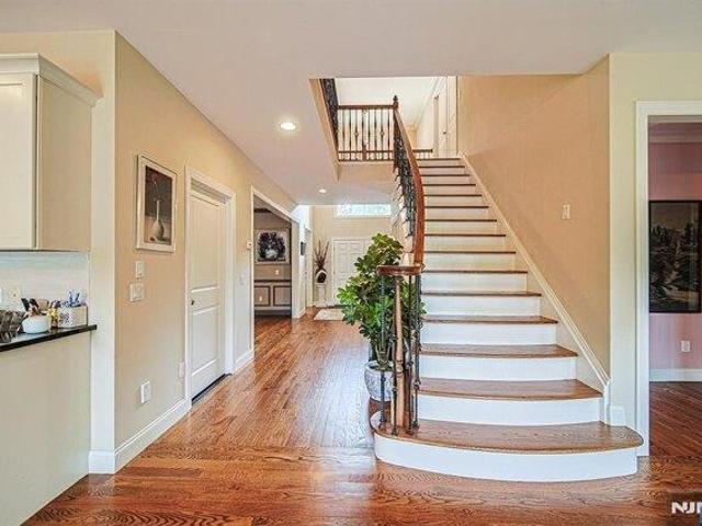 house with 5 bedroom, Fort Lee NJ ES104919883