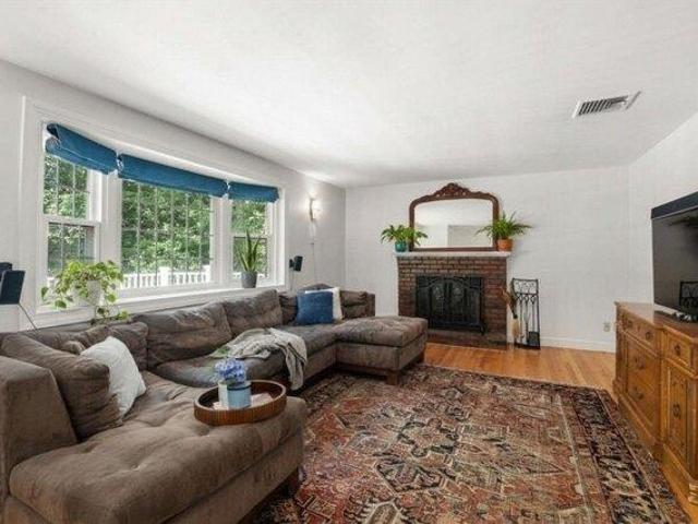 house with 5 bedroom, Framingham MA ES105059122