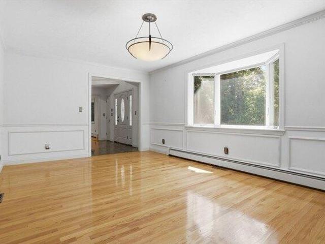 house with 5 bedroom, Framingham MA ES105125343