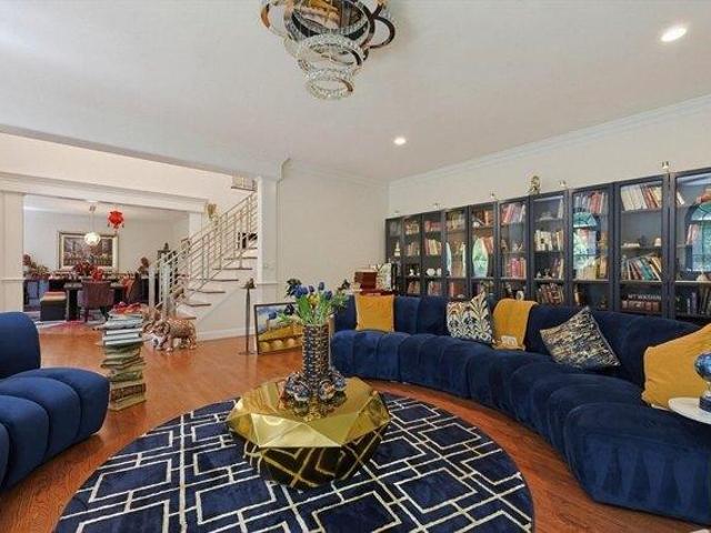 house with 5 bedroom, Framingham MA ES105193336
