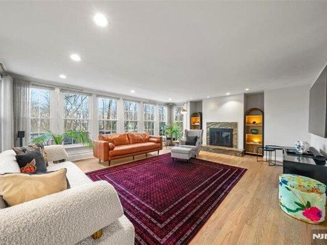 house with 5 bedroom, Franklin Lakes NJ DS102708136