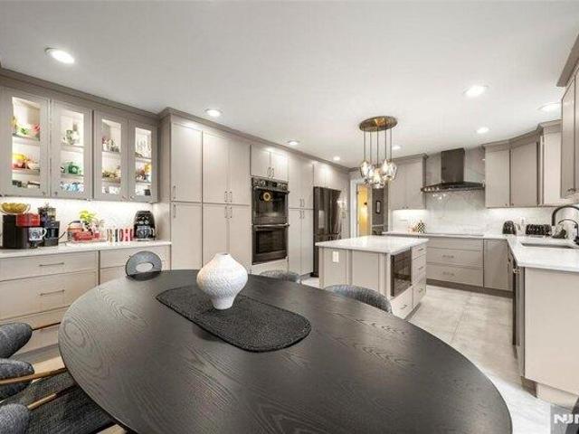 house with 5 bedroom, Franklin Lakes NJ ES105207950