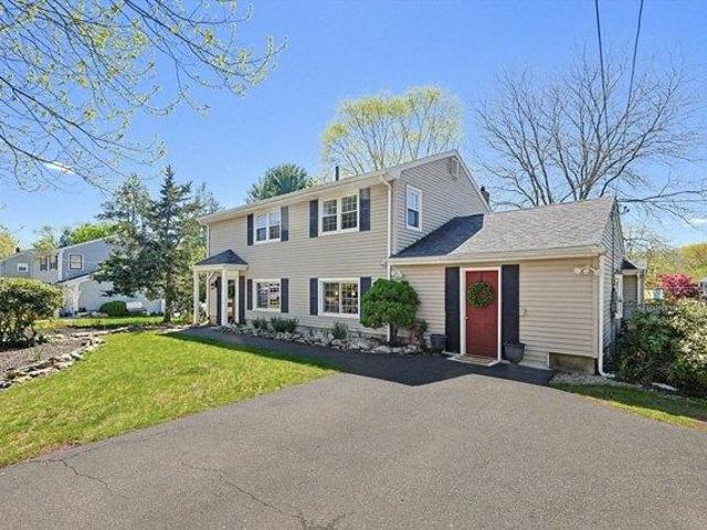 house with 5 bedroom, Franklin MA DS102584889