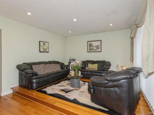 house with 5 bedroom, Franklin Square NY ES105207784