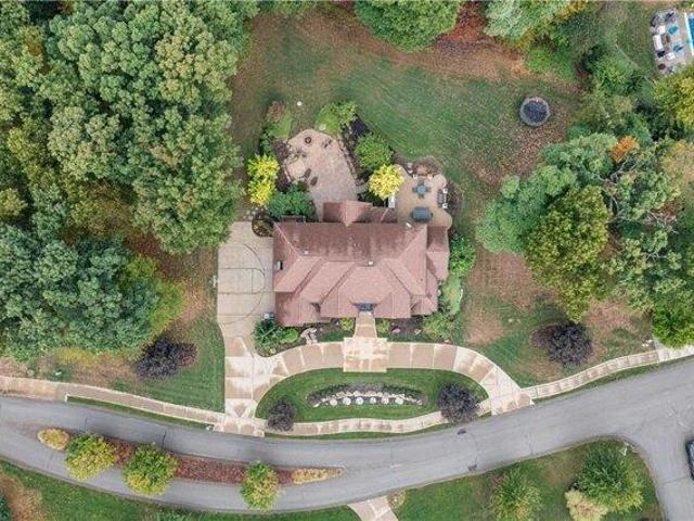 house with 5 bedroom, Gibsonia PA ES104904361