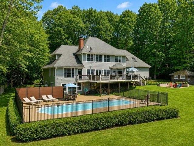 house with 5 bedroom, Gilford NH ES104921397
