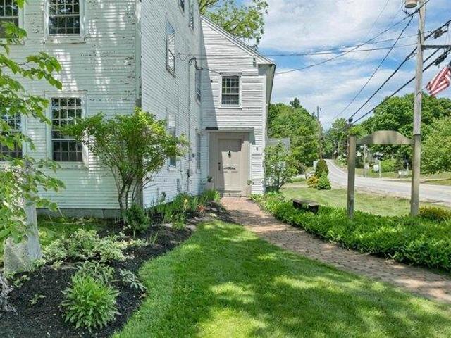 house with 5 bedroom, Gilmanton NH ES104189234