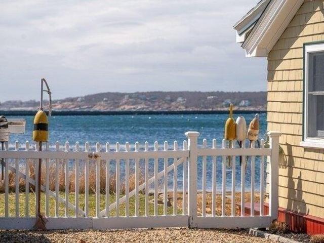 house with 5 bedroom, Gloucester MA DLS102411643