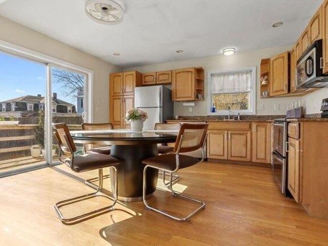 house with 5 bedroom, Gloucester MA DLS102412584