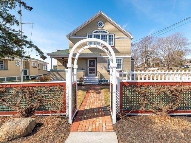 house with 5 bedroom, Gloucester MA ES104045344