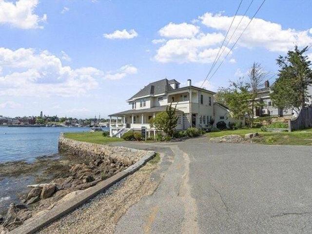 house with 5 bedroom, Gloucester MA ES103887543