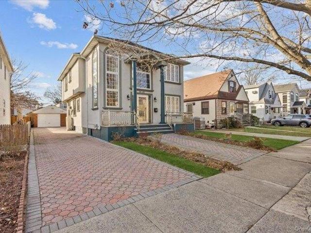 house with 5 bedroom, Glen Oaks NY DS102281611