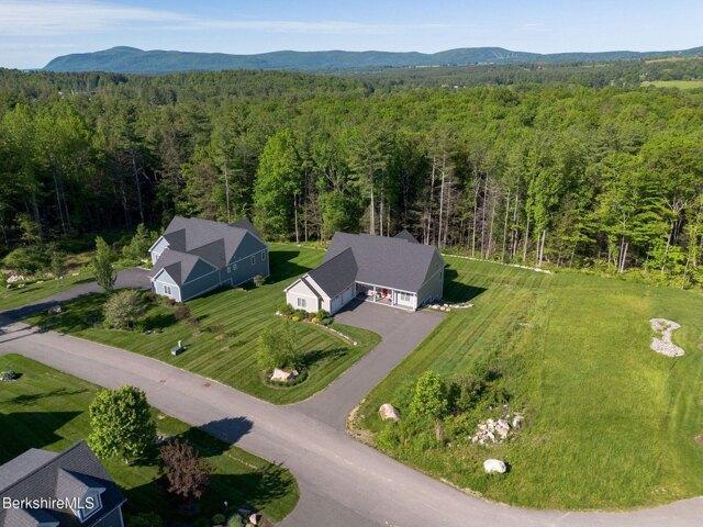 house with 5 bedroom, Great Barrington MA ES104544093