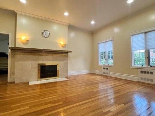 house with 5 bedroom, Great Neck NY ES105192182