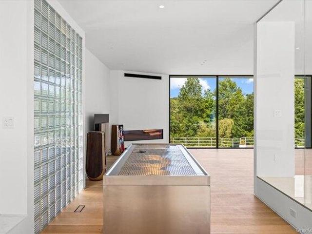 house with 5 bedroom, Great Neck NY ES105207331