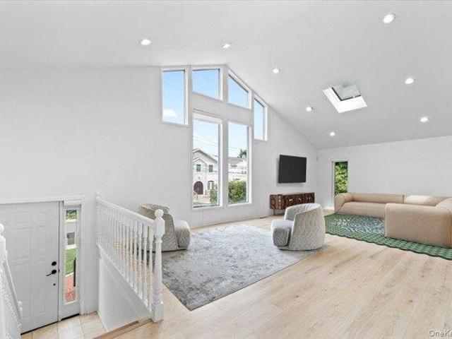 house with 5 bedroom, Great Neck NY ES105203371