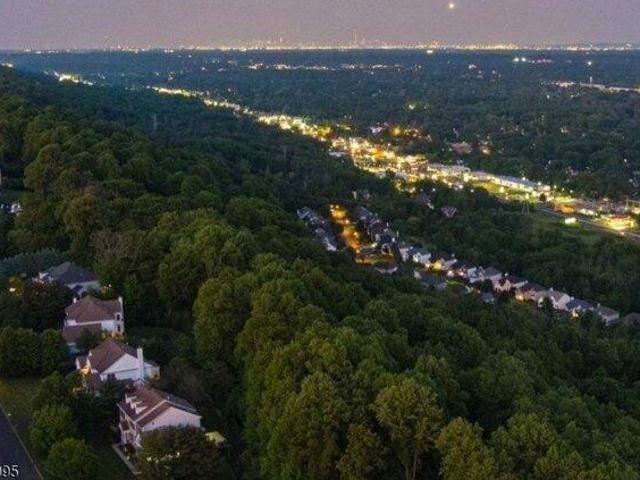 house with 5 bedroom, Green Brook NJ DLS101630434