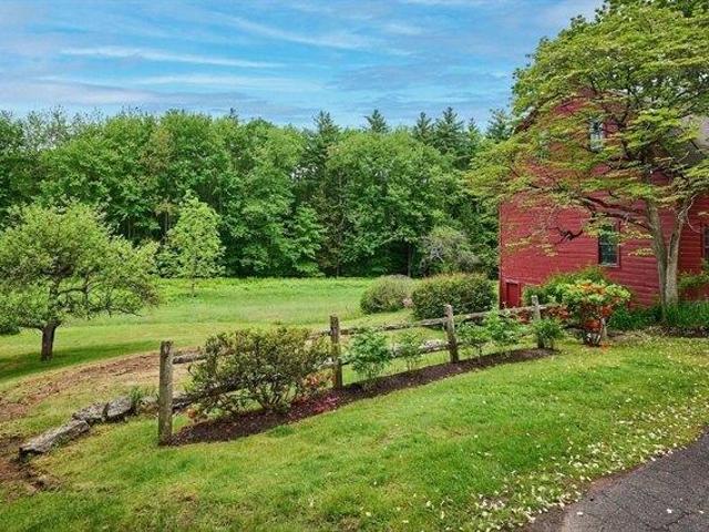house with 5 bedroom, Greenfield MA ES104079350