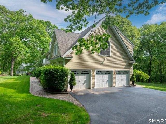 house with 5 bedroom, Guilford CT DLS101856351