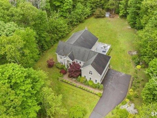 house with 5 bedroom, Guilford CT DLS102762166