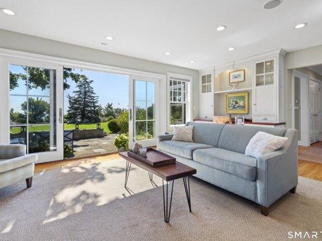 house with 5 bedroom, Guilford CT ES105159341
