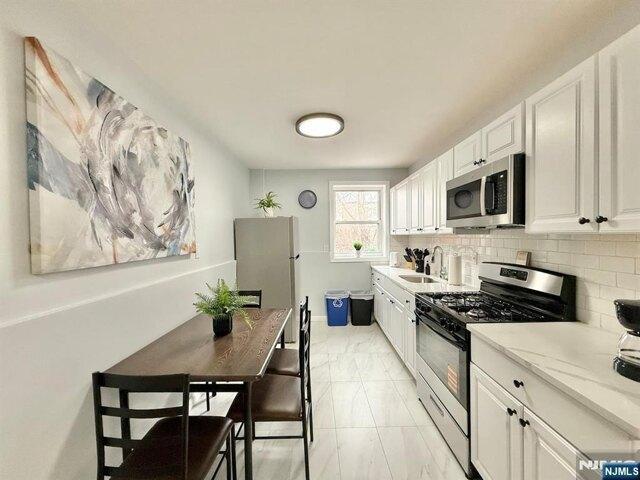 house with 5 bedroom, Guttenberg NJ DLS102799436