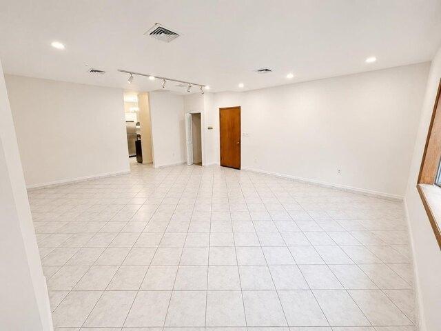 house with 5 bedroom, Guttenberg NJ ES104377224