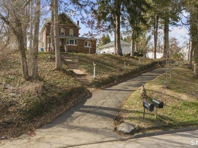 house with 5 bedroom, Hamden CT DLS101800921