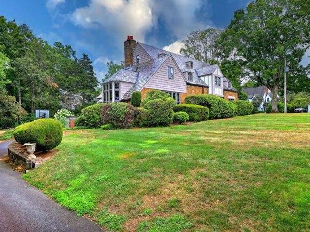 house with 5 bedroom, Hamden CT DLS102479429
