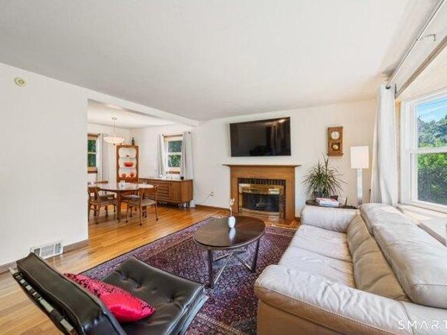 house with 5 bedroom, Hamden CT DS104265510