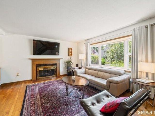 house with 5 bedroom, Hamden CT ES104920655