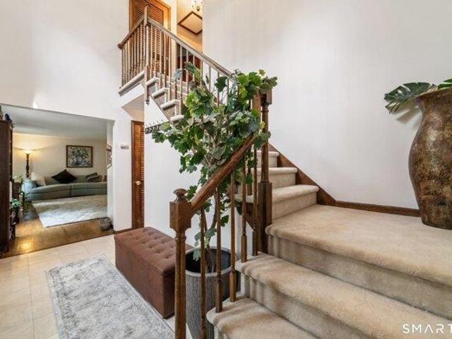 house with 5 bedroom, Hamden CT ES104116067