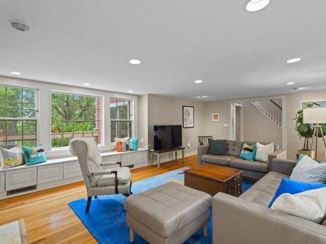 house with 5 bedroom, Hamden CT ES104351599