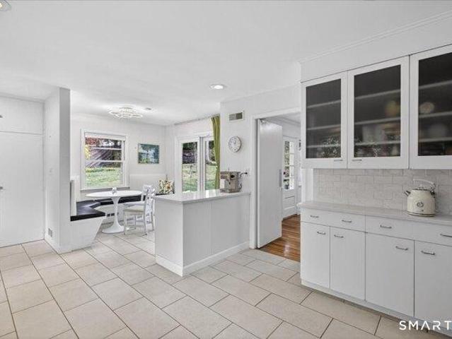 house with 5 bedroom, Hamden CT ES105173257
