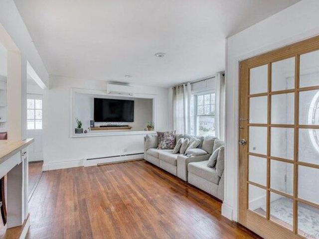 house with 5 bedroom, Hampton Bays NY ES103622720