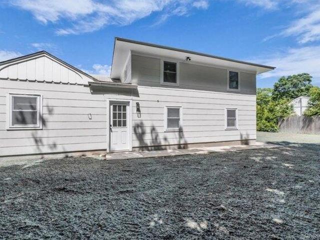 house with 5 bedroom, Hampton Bays NY ES103624605
