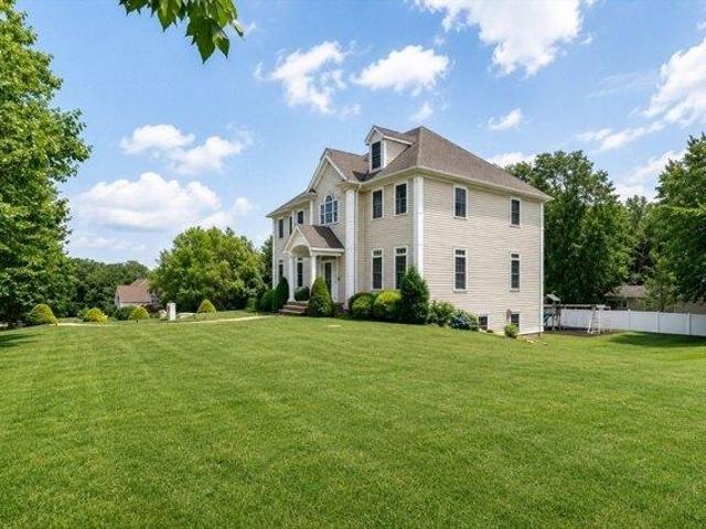 house with 5 bedroom, Hanover MA ES105114544