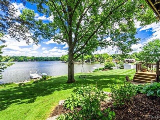 house with 5 bedroom, Hadley MI DS88136473