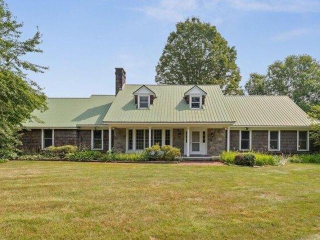 house with 5 bedroom, Hartford VT DLS102314054