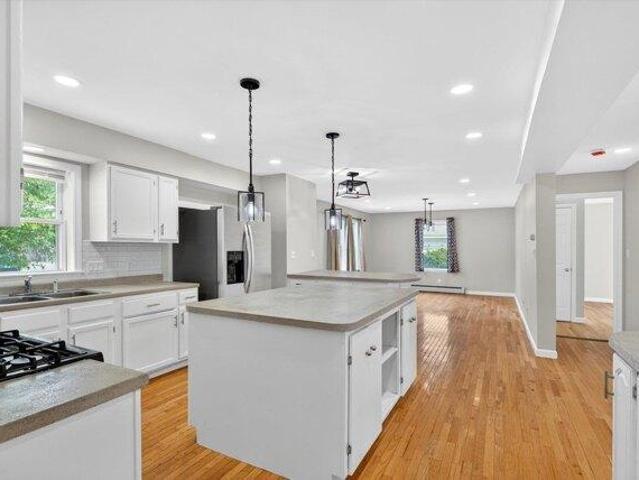 house with 5 bedroom, Hartford VT DS103189312